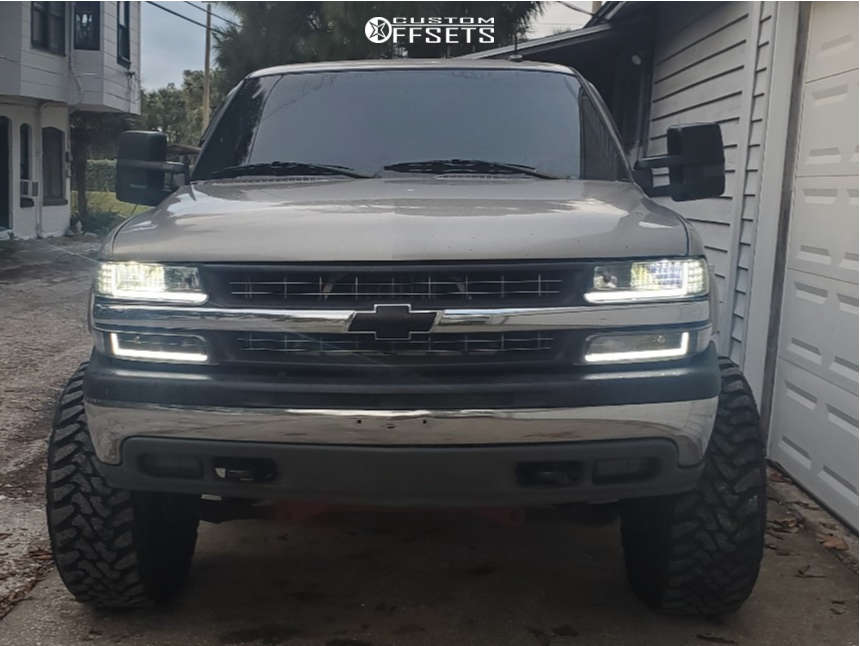 2002 Chevrolet Silverado 1500 HD with 20x12 44 Moto Metal 962 and 35/12 ...