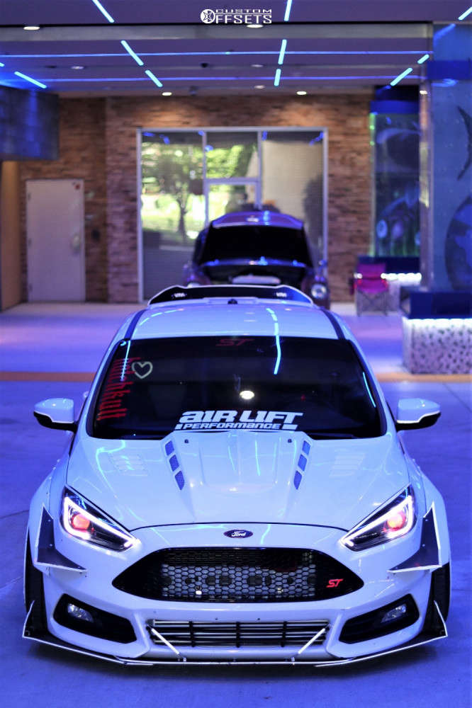 2018 Ford Focus with 18x10.5 15 Cosmis Racing Mrii and 235/40R18 ...