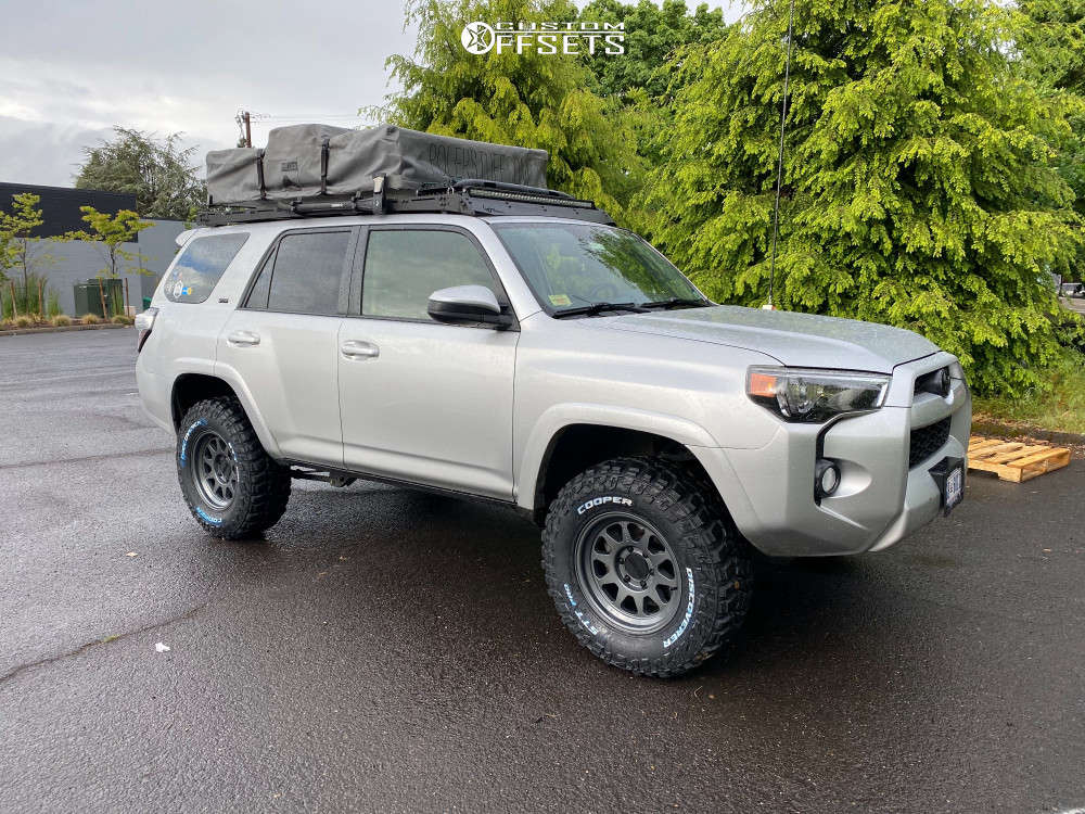 2014 Toyota 4Runner with 17x8.5 0 Method Mr316 and 33/12.5R17 Cooper ...