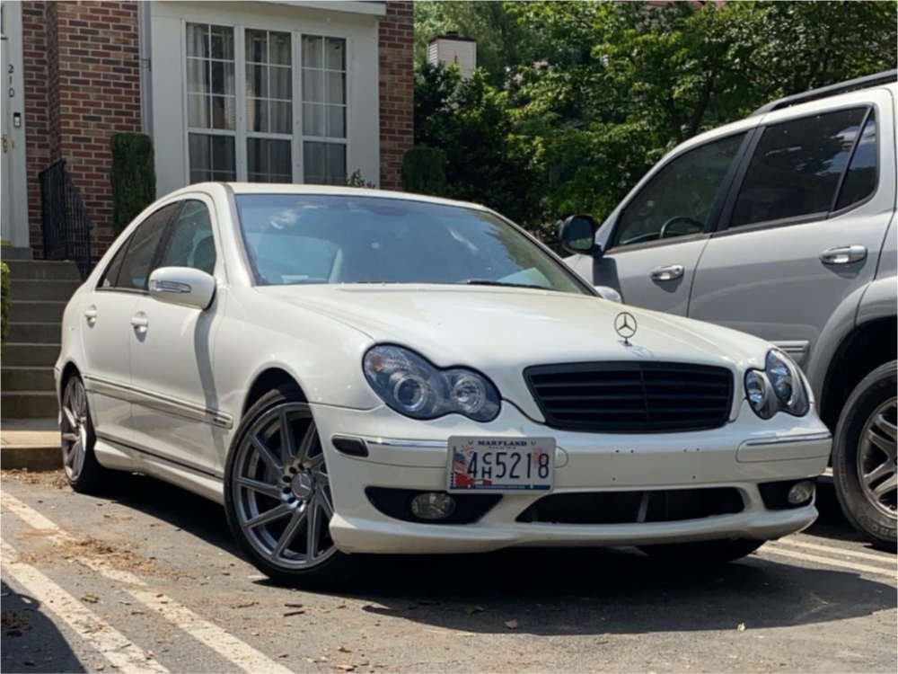 2006 Mercedes-Benz C230 with 18x8.5 33 F1R F29 and 225/40R18 Vercelli ...