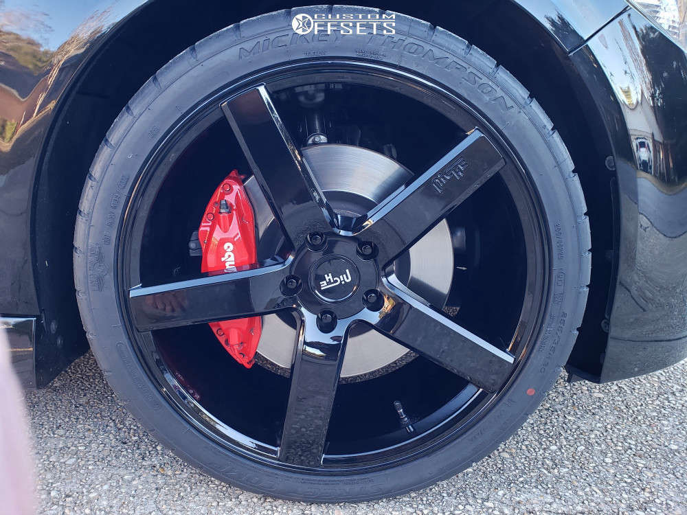 2017 Chevrolet SS with 20x8.5 35 Niche Milan and 255/35R20 Mickey ...