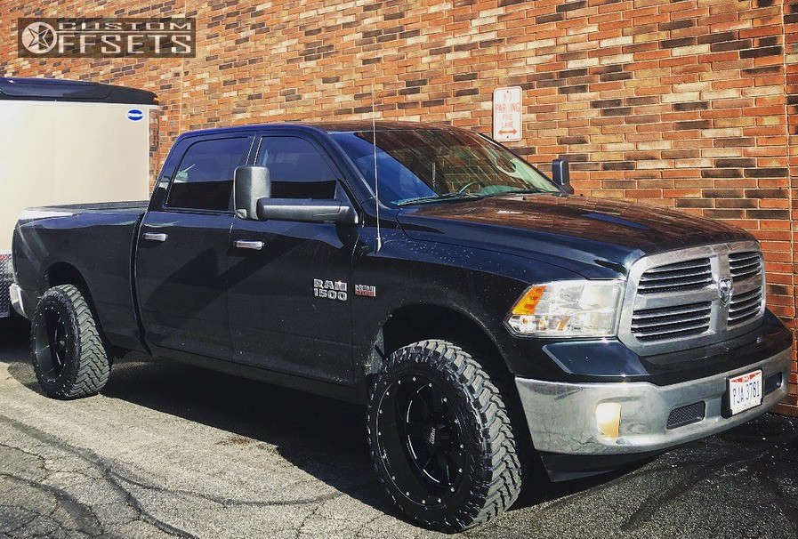 2015 Ram 1500 with 20x12 -44 Moto Metal MO962 and 33/12.5R20 Atturo ...