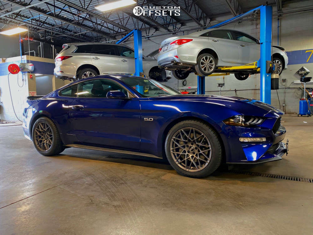 2020 Ford Mustang with 19x9.5 33 RTR Tech Mesh and 275/25R19 ...