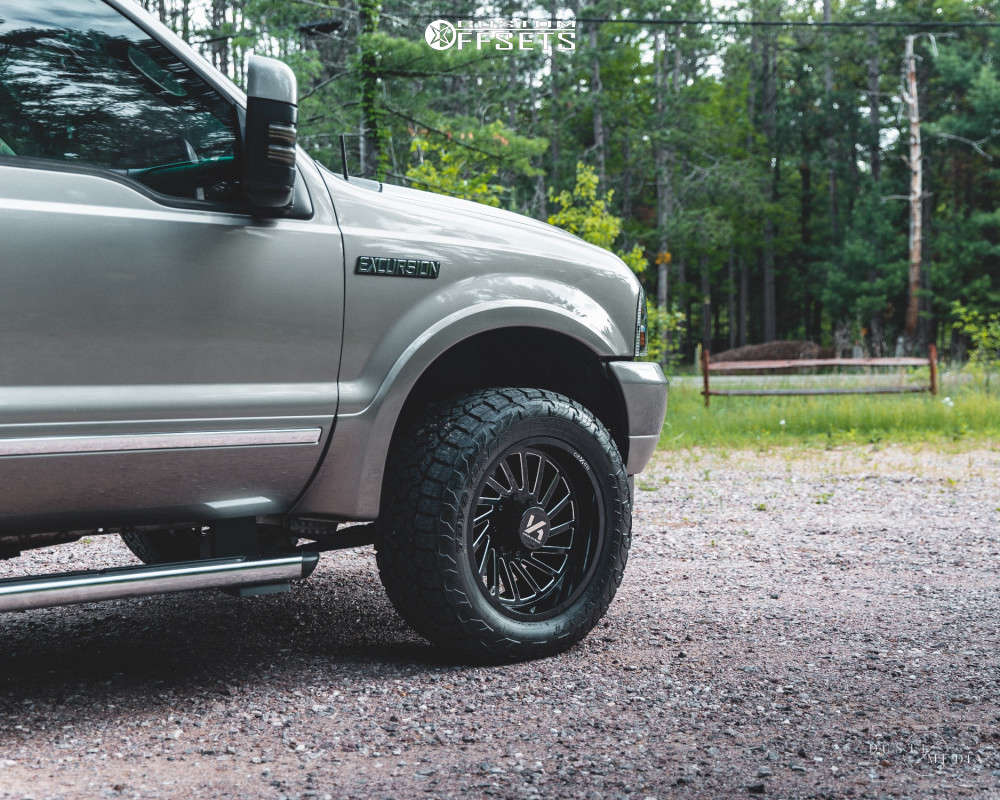2004 Ford Excursion with 20x10 -25 ARKON OFF-ROAD Caesar and 33/12.5R20 ...