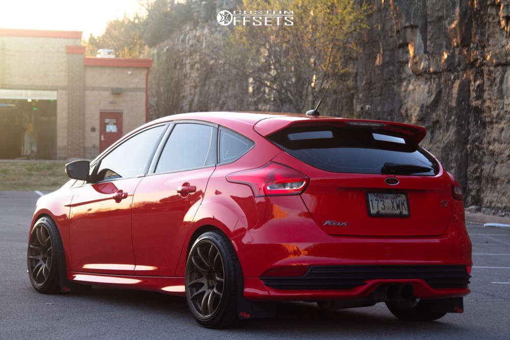 2015 Ford Focus with 18x9.5 35 Vordoven Forme 9 and 235/40R18 Velozza ...