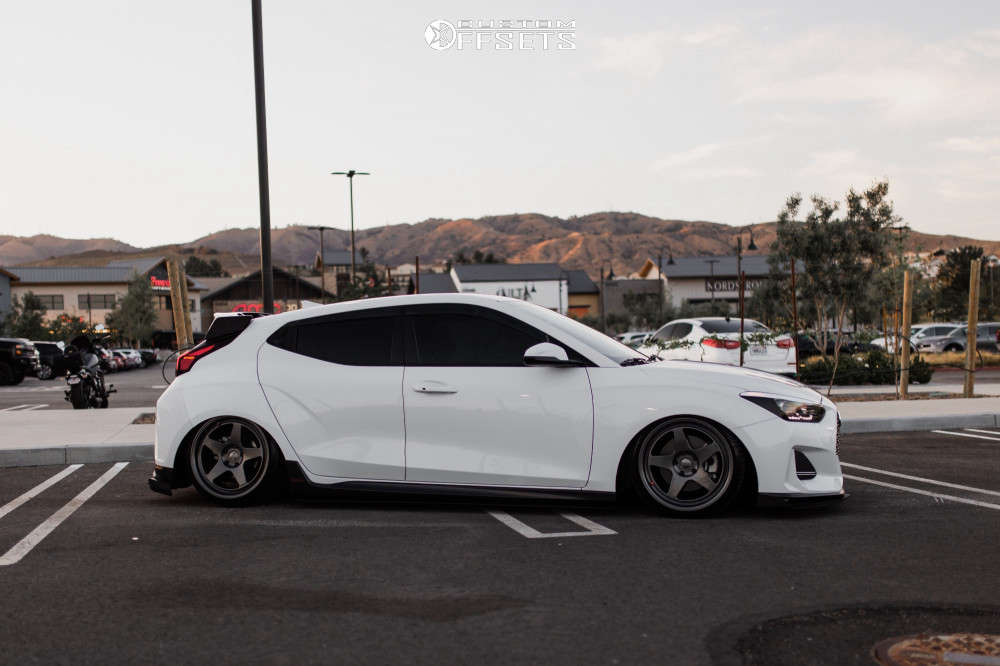 2019 Hyundai Veloster with 18x9 35 Kansei Knp and 225/35R18 Accelera ...