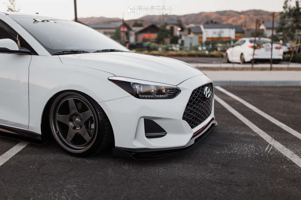 2019 Hyundai Veloster with 18x9 35 Kansei Knp and 225/35R18 Accelera ...