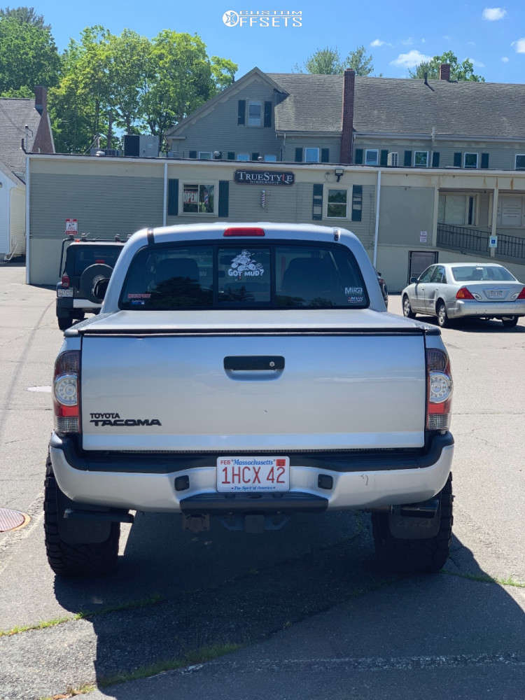 2013 Toyota Tacoma with 20x10 -19 Ballistic Rage and 33/12.5R20 Nitto ...