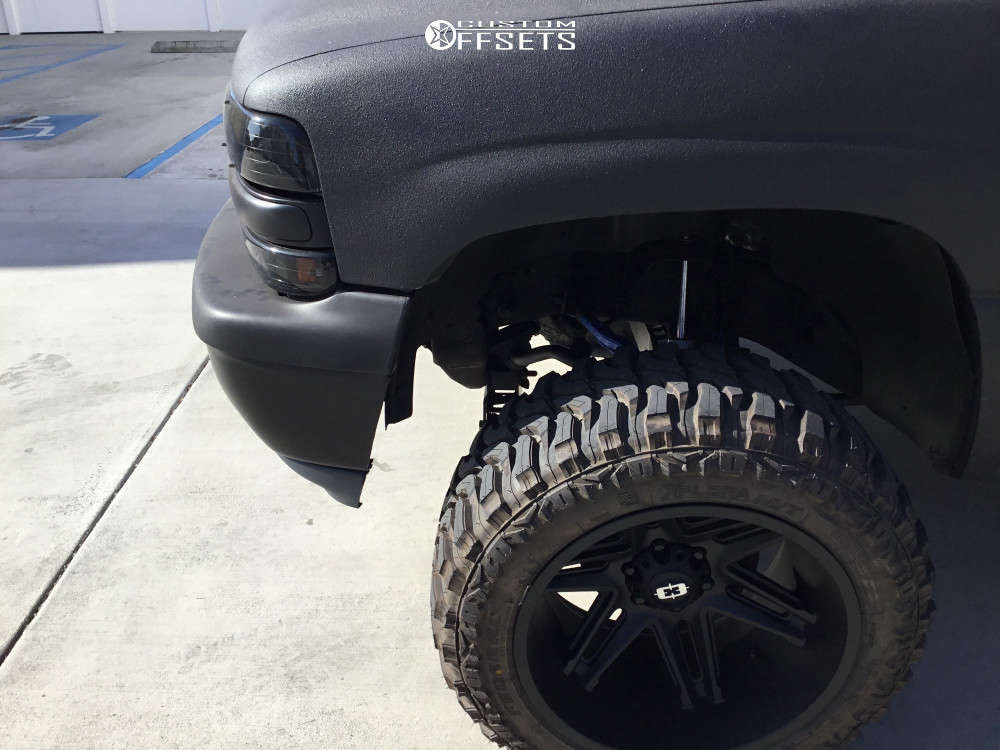 2004 Chevrolet Tahoe with 20x12 -51 Vision Razor and 33/12.5R20 Federal ...