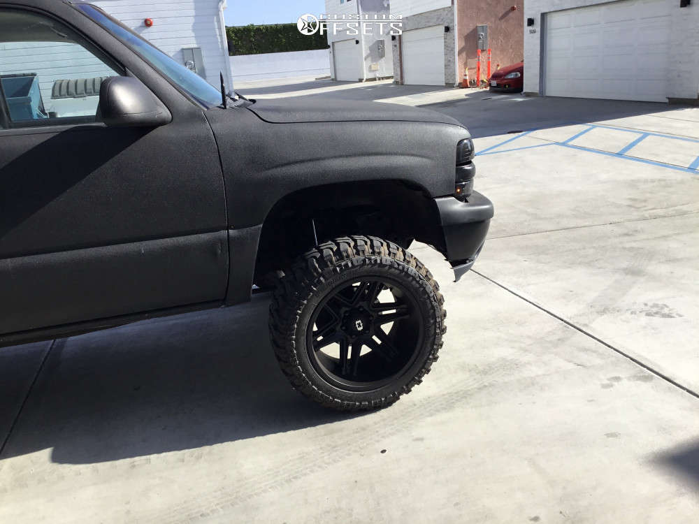2004 Chevrolet Tahoe with 20x12 -51 Vision Razor and 33/12.5R20 Federal ...
