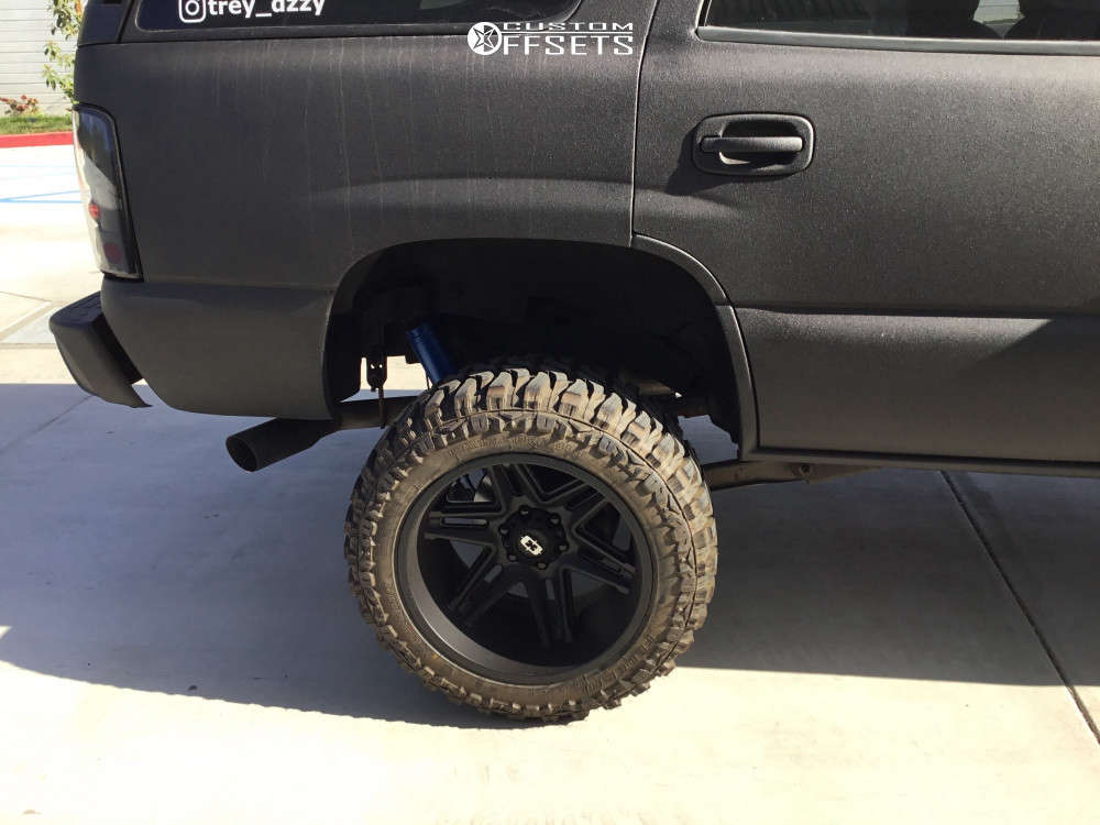 2004 Chevrolet Tahoe with 20x12 -51 Vision Razor and 33/12.5R20 Federal ...