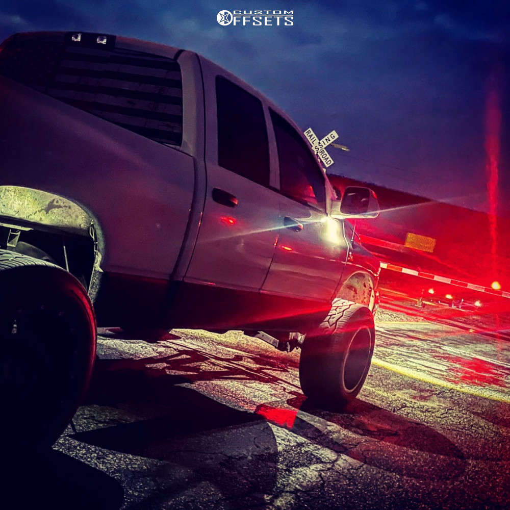 2009 Dodge Ram 2500 with 20x12 -44 Moto Metal 962 and 33/12.5R20 Nitto ...