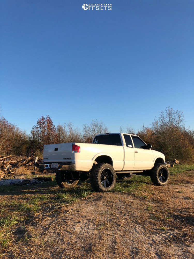 1999 Chevrolet S10 with 20x10 -25 ARKON OFF-ROAD Lincoln and 33/12.5R20 ...