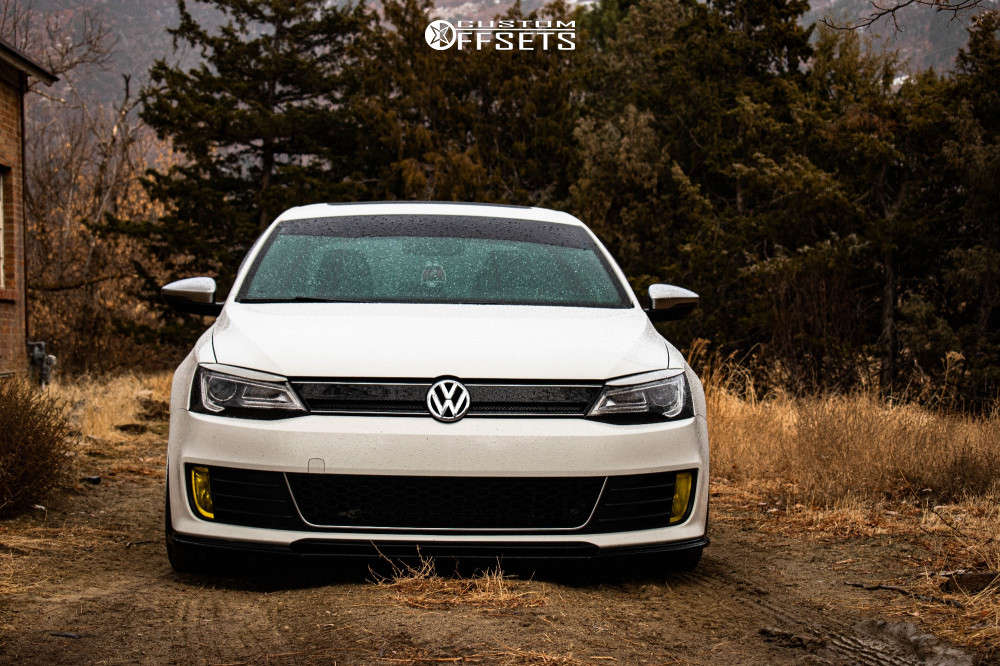2014 Volkswagen Jetta with 18x8.5 45 Rotiform Flg and 215/40R18 Nankang ...