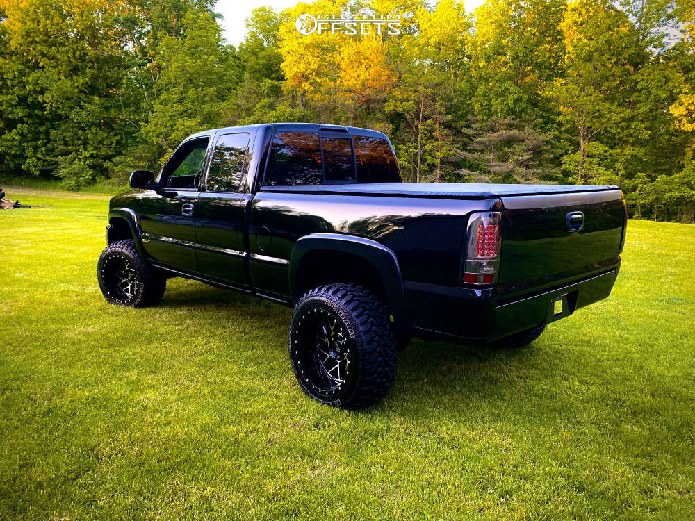 2005 GMC Sierra 1500 with 20x12 -44 Moto Metal Mo985 and 33/12.5R20 ...