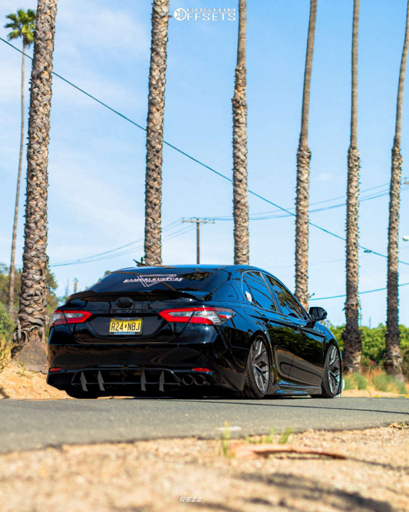 2018 Toyota Camry with 19x9.5 38 Avant Garde M520-r and 225/35R19 ...