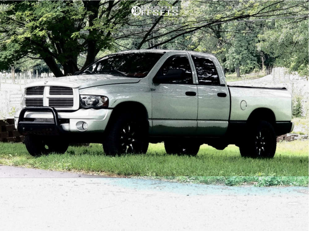 2003 Dodge Ram 1500 with 20x10 -24 Moto Metal Mo970 and 33/12.5R20 ...