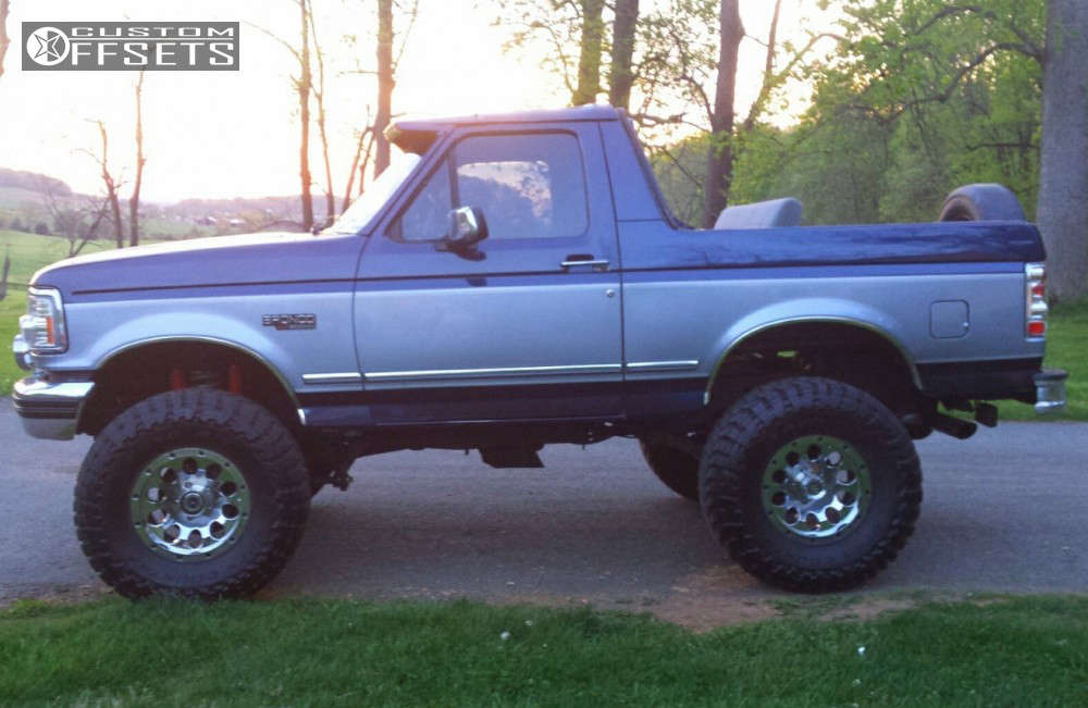 1995 Ford Bronco with 17x8 0 American Racing ATX Slot and 37/13.5R17 ...