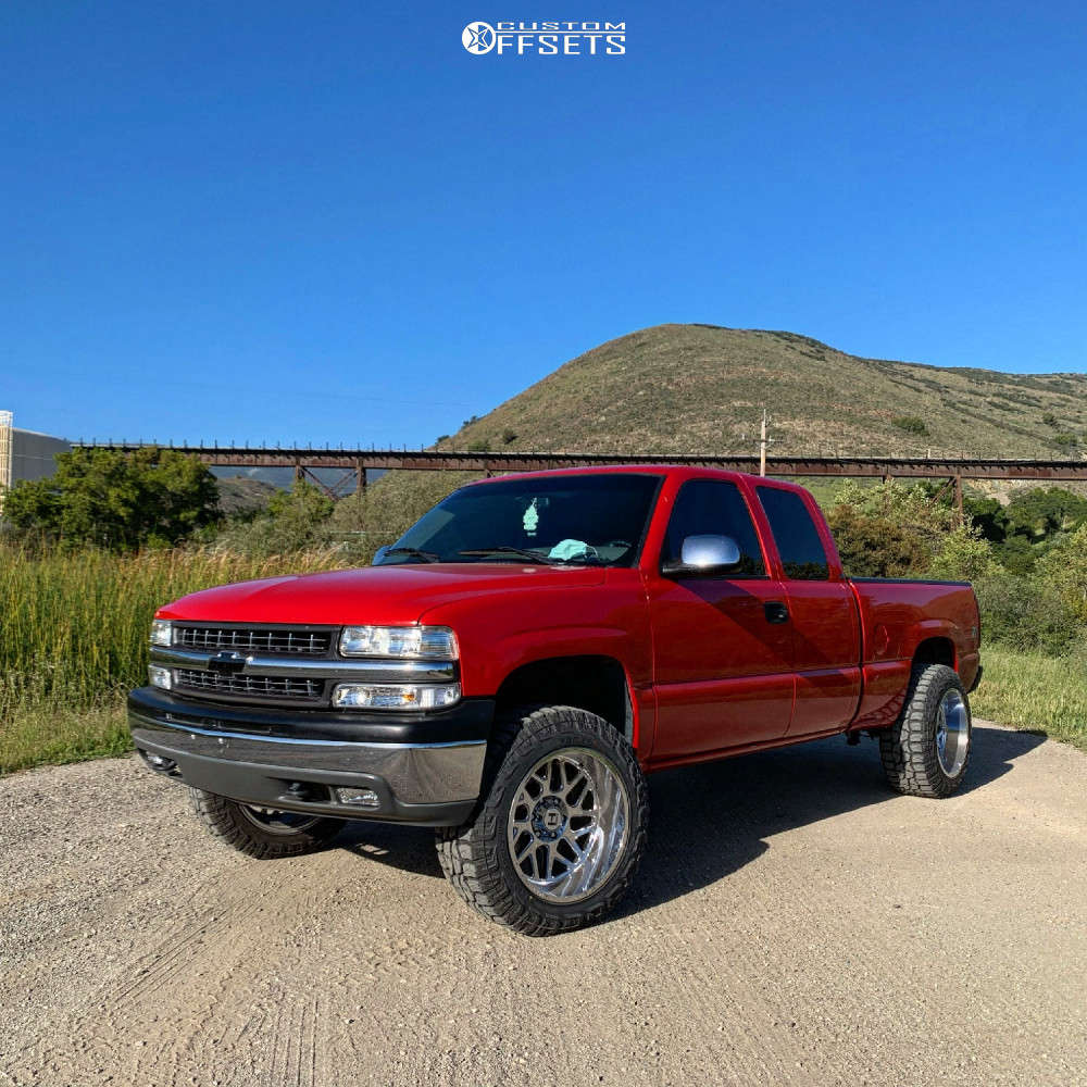 2000 Chevrolet Silverado 1500 with 20x12 -44 Hostile Sprocket H108 and 33/12.5R20 Federal Xplora ...