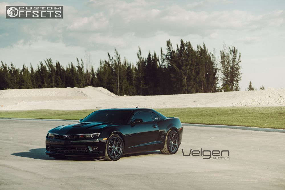 2014 Chevrolet Camaro with 20x9 35 Velgen VMB8 and 275/35R20 Pirelli P ...