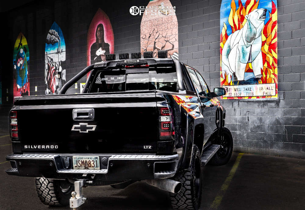 2018 Chevrolet Silverado 1500 with 20x12 -44 Fuel Sledge and 33/12.5R20 ...