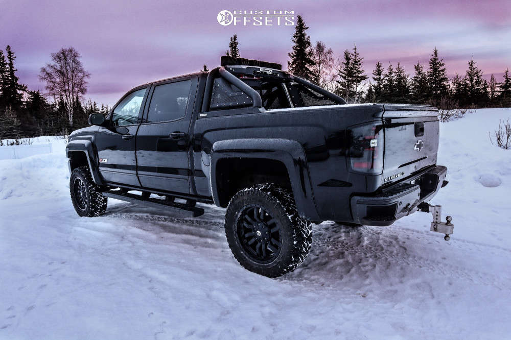 2018 Chevrolet Silverado 1500 with 20x12 -44 Fuel Sledge and 33/12.5R20 ...