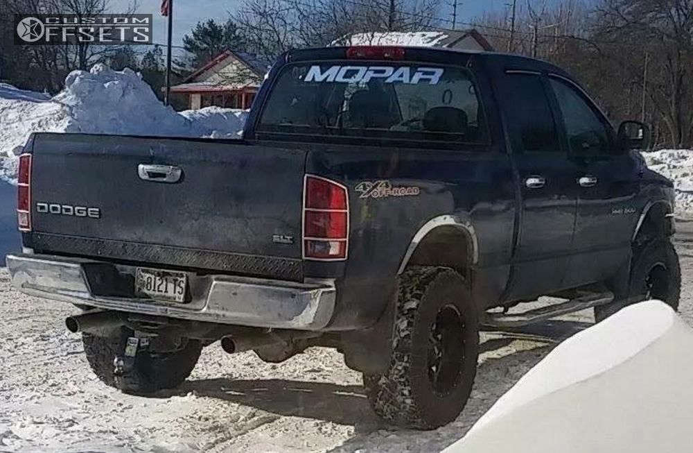 2004 Dodge Ram 1500 with 18x10 -24 Moto Metal MO970 and 35/12.5R18 ...