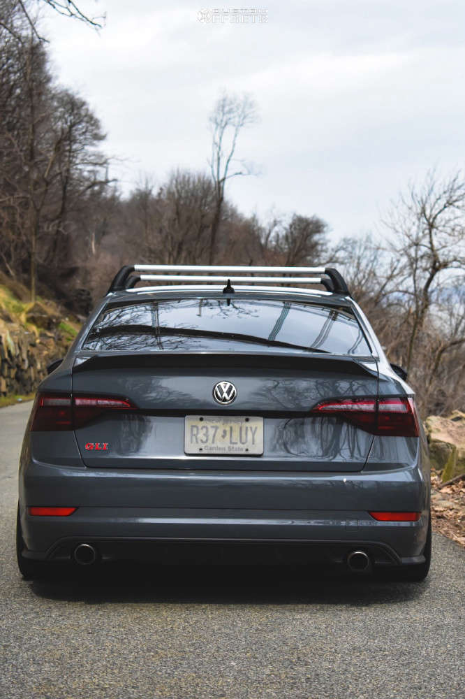 2020 Volkswagen Jetta with 18x8.5 35 Rotiform Las-r and 225/35R18 ...