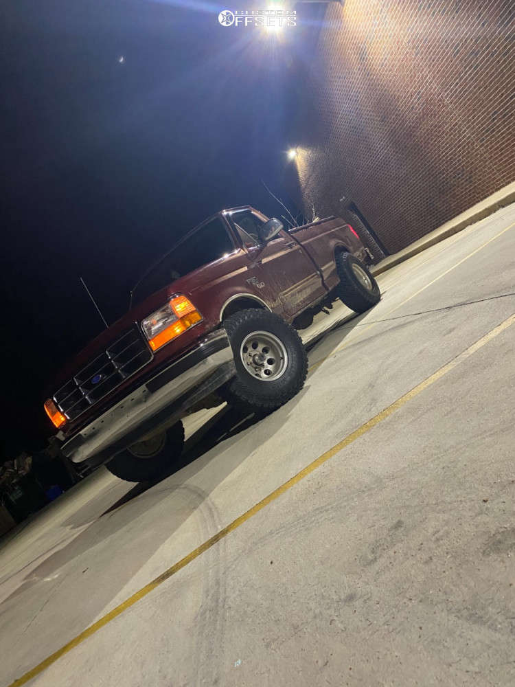 1996 Ford F-150 with 15x10 -46 Pro Comp 69 and 33/12.5R15 Maxxis ...