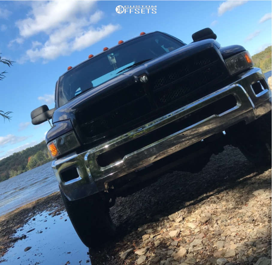 2001 Dodge Ram 2500 with 20x10 -25 Ultra Menace and 33/12.5R20 Nitto ...