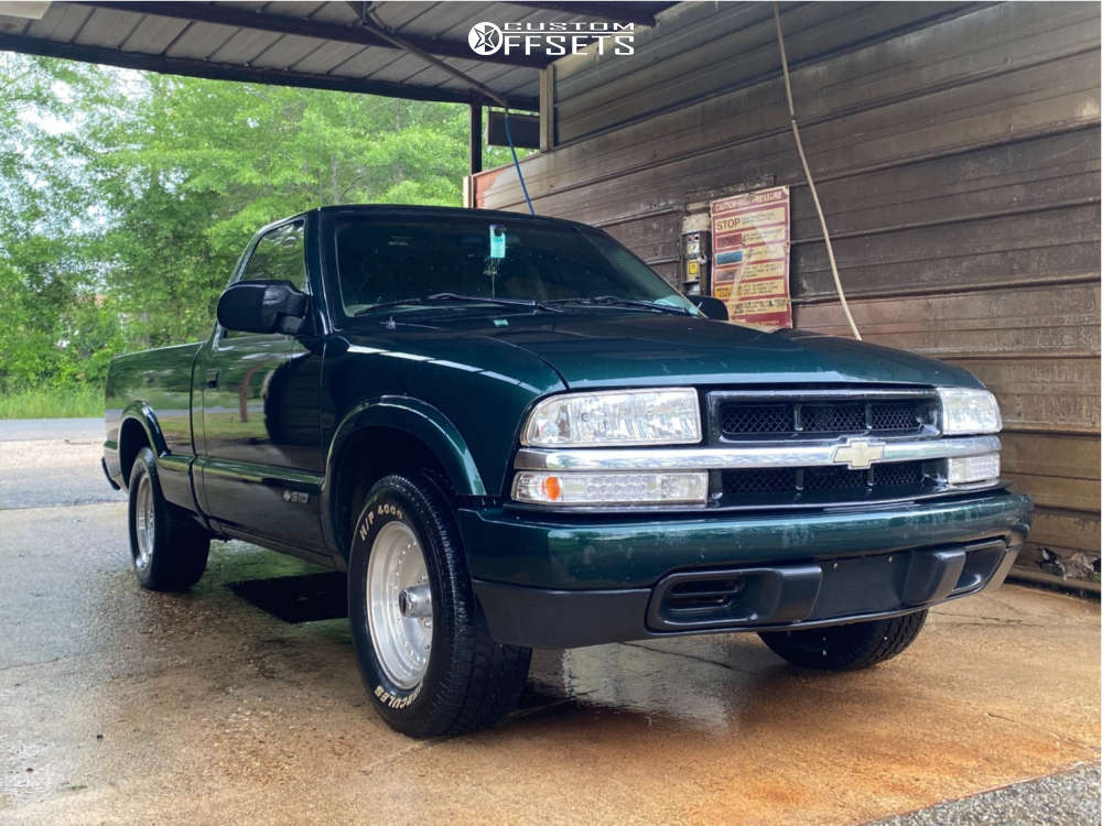 2003 Chevrolet S10 with 15x9 American Racing Outlaw I and 25/9.5R15 ...