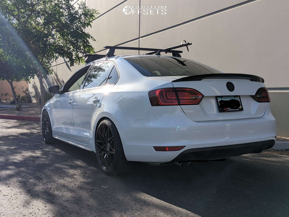 2013 Volkswagen Jetta with 18x8.5 35 VMR V801 and 225/40R18 Continental ...