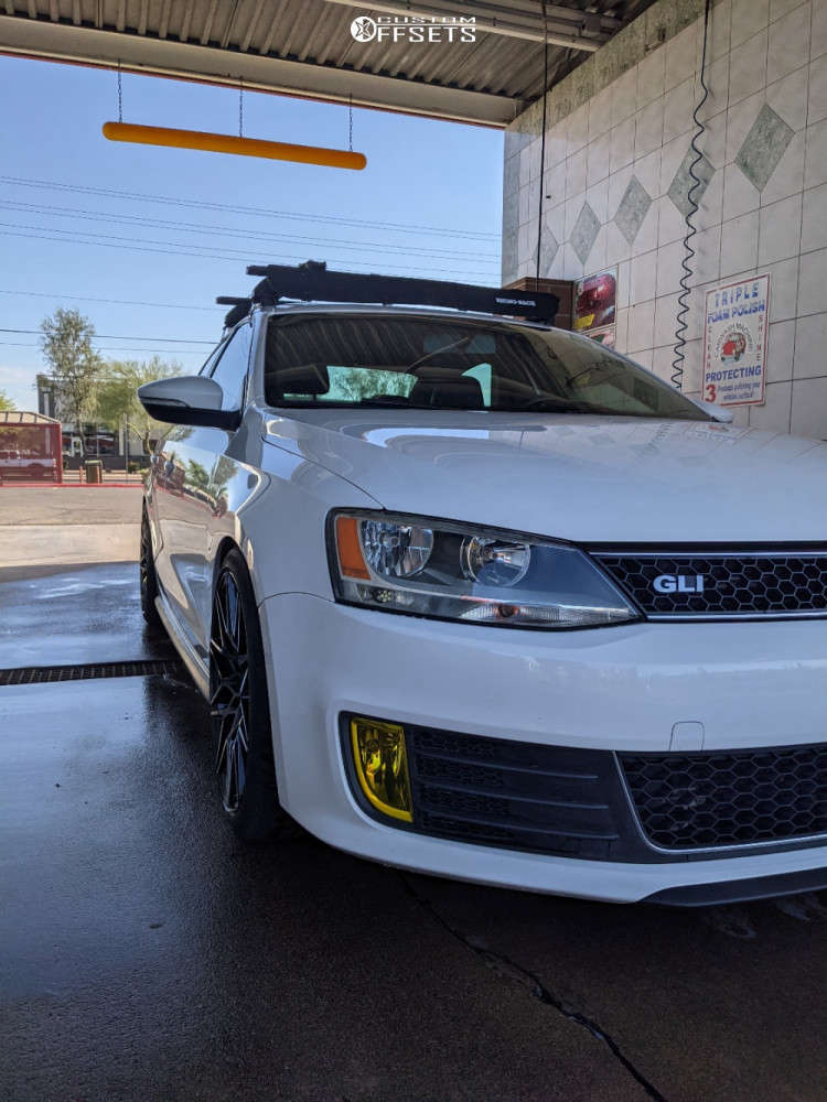 2013 Volkswagen Jetta with 18x8.5 35 VMR V801 and 225/40R18 Continental ...