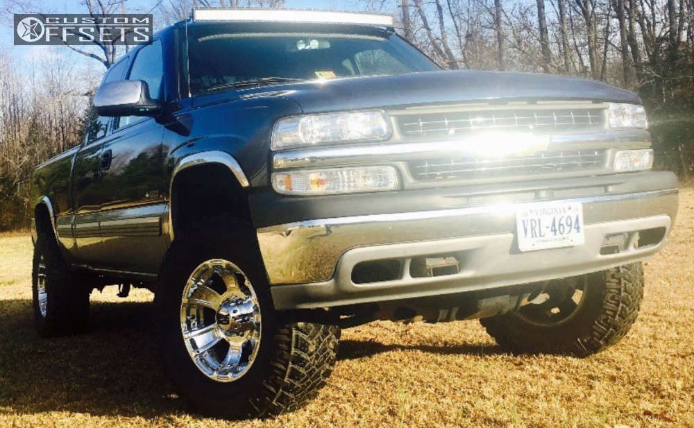 2002 Chevrolet Silverado 1500 with 17x9 -12 XD Revolver and 285/70R17 ...