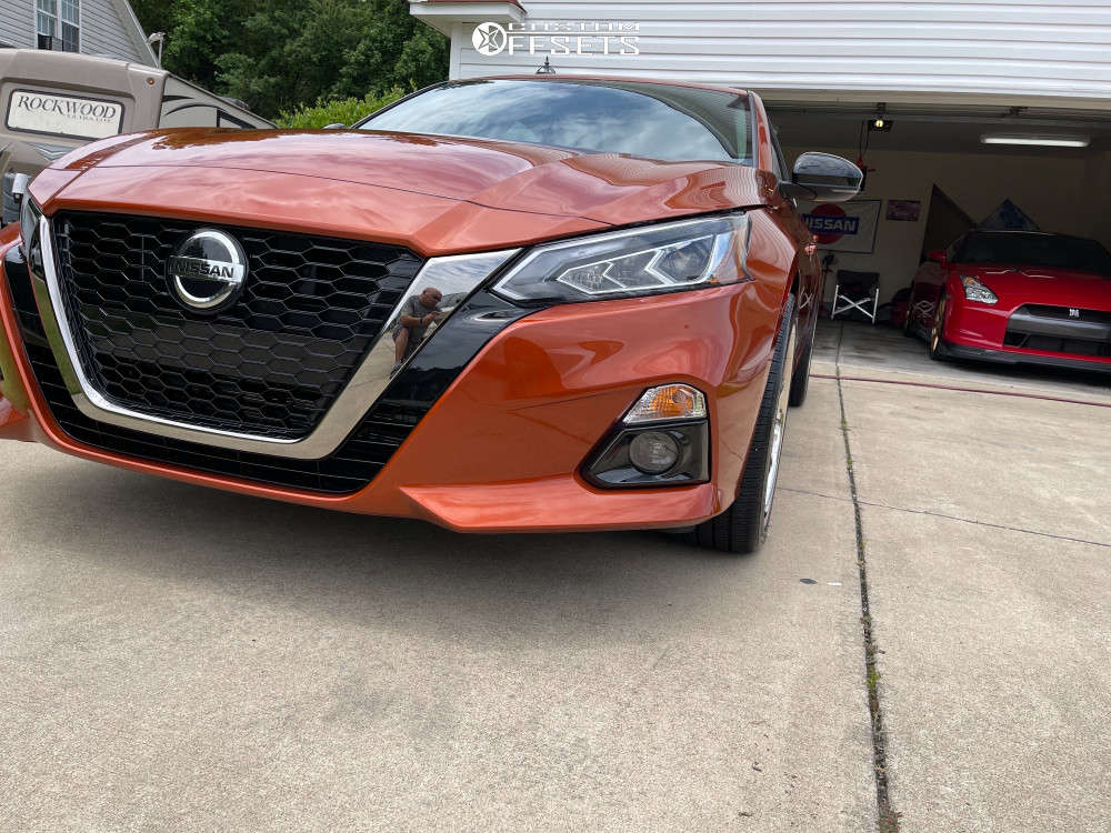 2021 Nissan Altima with 19x8.5 35 Roderick Rw2 and 235/40R19 Hankook ...