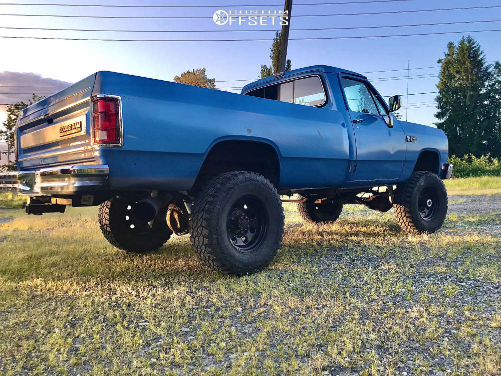 1990 Dodge W250 with 17x9 -12 Vision Soft 8 and 35/12.5R17 Pro Comp ...