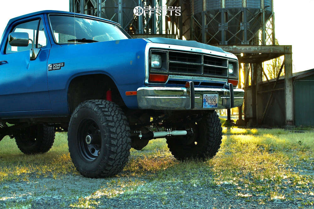 1990 Dodge W250 with 17x9 -12 Vision Soft 8 and 35/12.5R17 Pro Comp ...