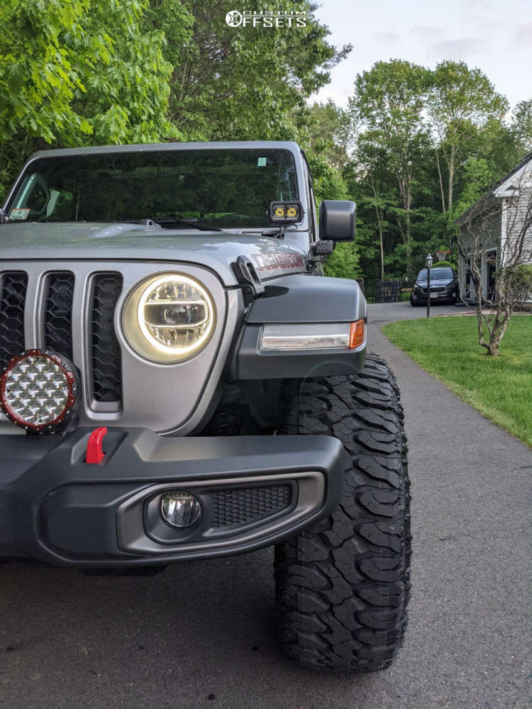 2020 Jeep Gladiator with 20x10 -19 Monster Offroad M25 and 37/13.5R20 Milestar Patagonia Mt and ...