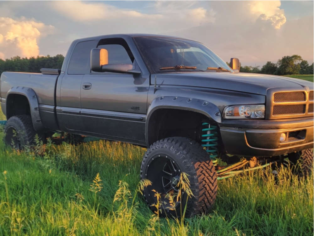 2002 Dodge Ram 2500 with 22x14 -77 Scorpion Sc18 and 37/13.5R22 Atturo ...