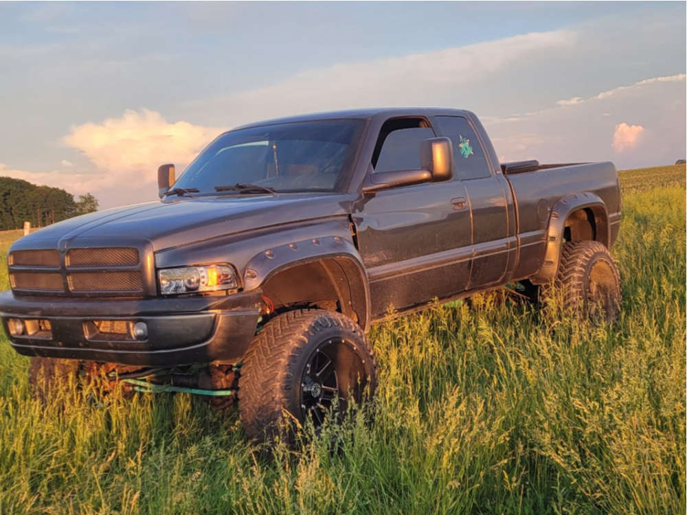 2002 Dodge Ram 2500 with 22x14 -77 Scorpion Sc18 and 37/13.5R22 Atturo ...