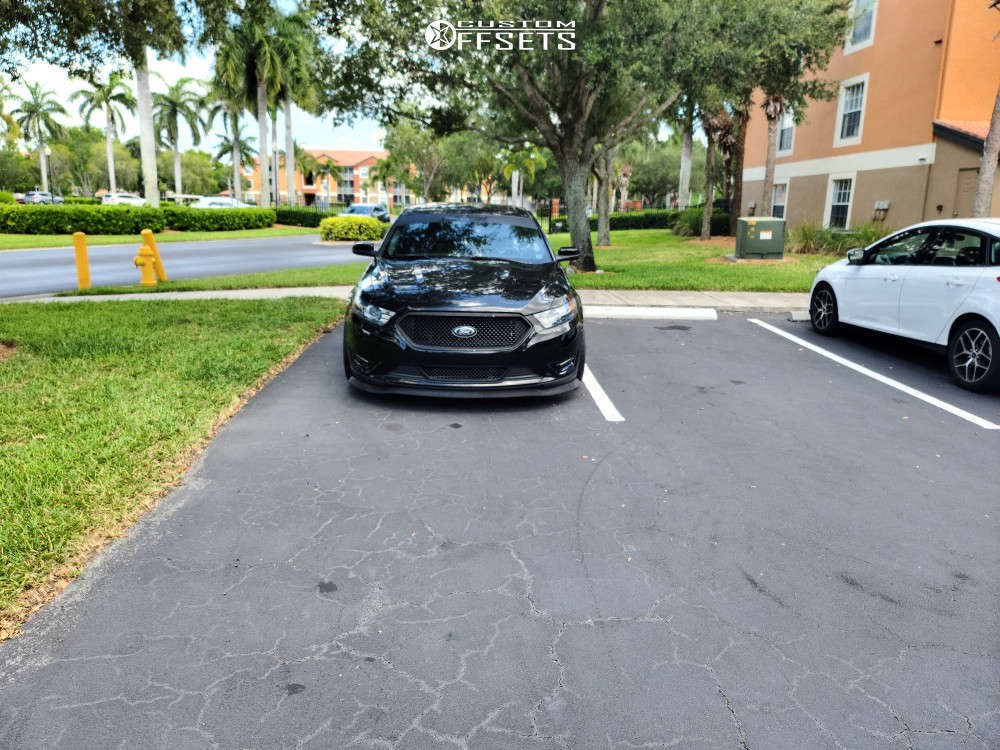 2014 Ford Taurus with 20x10 22 Rohana Rfx11 and 275/40R20 Atturo Az850 ...