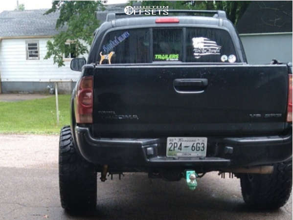 2007 Toyota Tacoma with 22x12 -55 Vision Split and 33/12.5R22 Versatyre ...