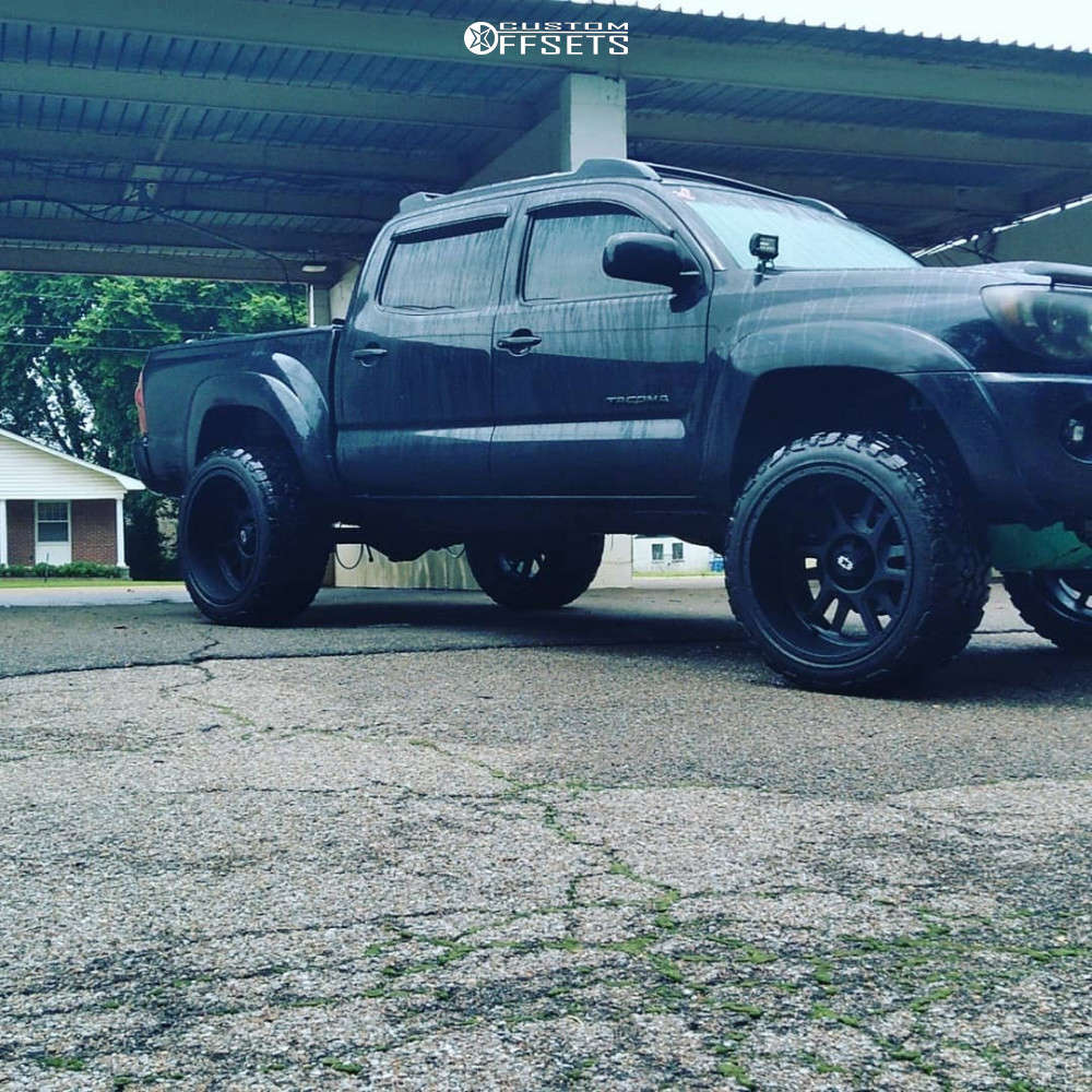 2007 Toyota Tacoma with 22x12 -55 Vision Split and 33/12.5R22 Versatyre ...