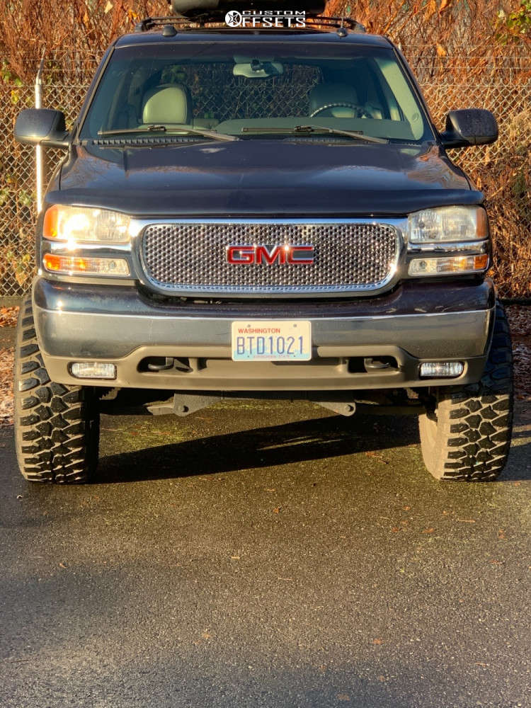 2005 GMC Yukon with 20x10 -25 Gear Off-Road Armor and 35/12.5R20 ...