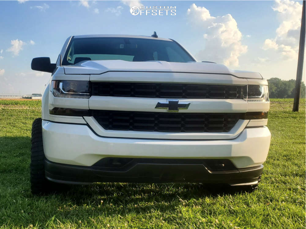 2018 Chevrolet Silverado 1500 with 20x12 -44 RBP 77r and 33/12.5R20 ...