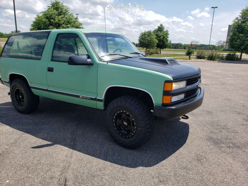 1997 Chevrolet Tahoe with 16x8 AMR AR969 and 285/75R16 Goodyear ...