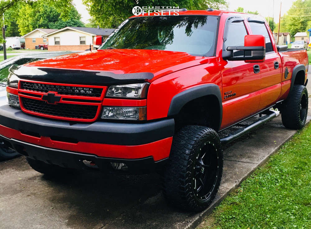 2006 Chevrolet Silverado 2500 HD with 20x10 -18 Fuel Maverick D538 and ...