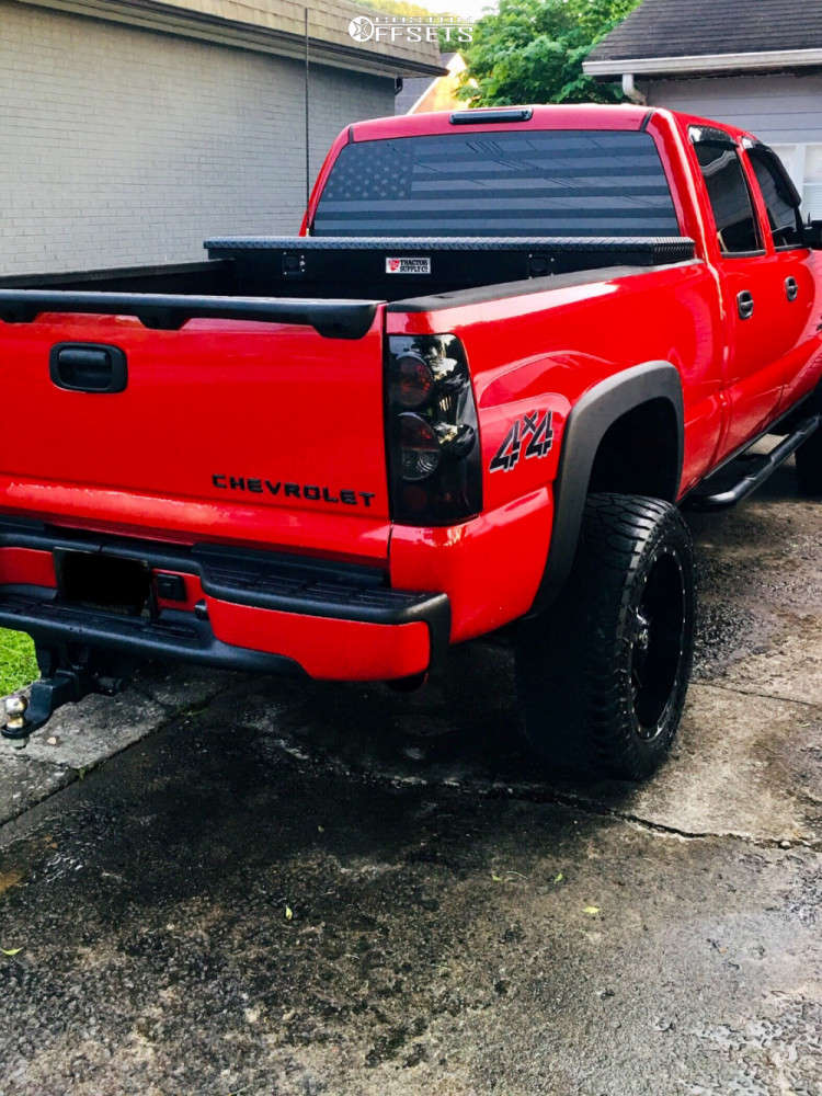2006 Chevrolet Silverado 2500 HD with 20x10 -18 Fuel Maverick D538 and ...