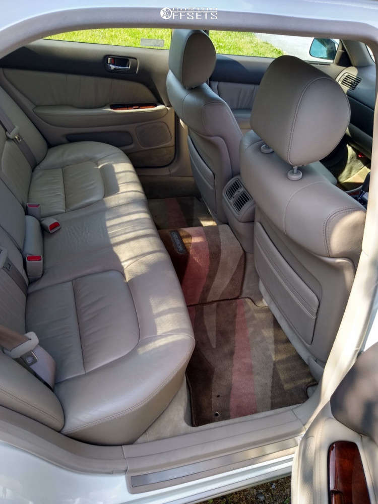 1996 Lexus LS400 Flush Stock | Custom Offsets