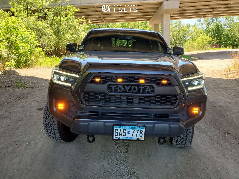 2016 Toyota Tacoma with 16x8 Vision Manx 2 Overland and 31/8.5R16 ...